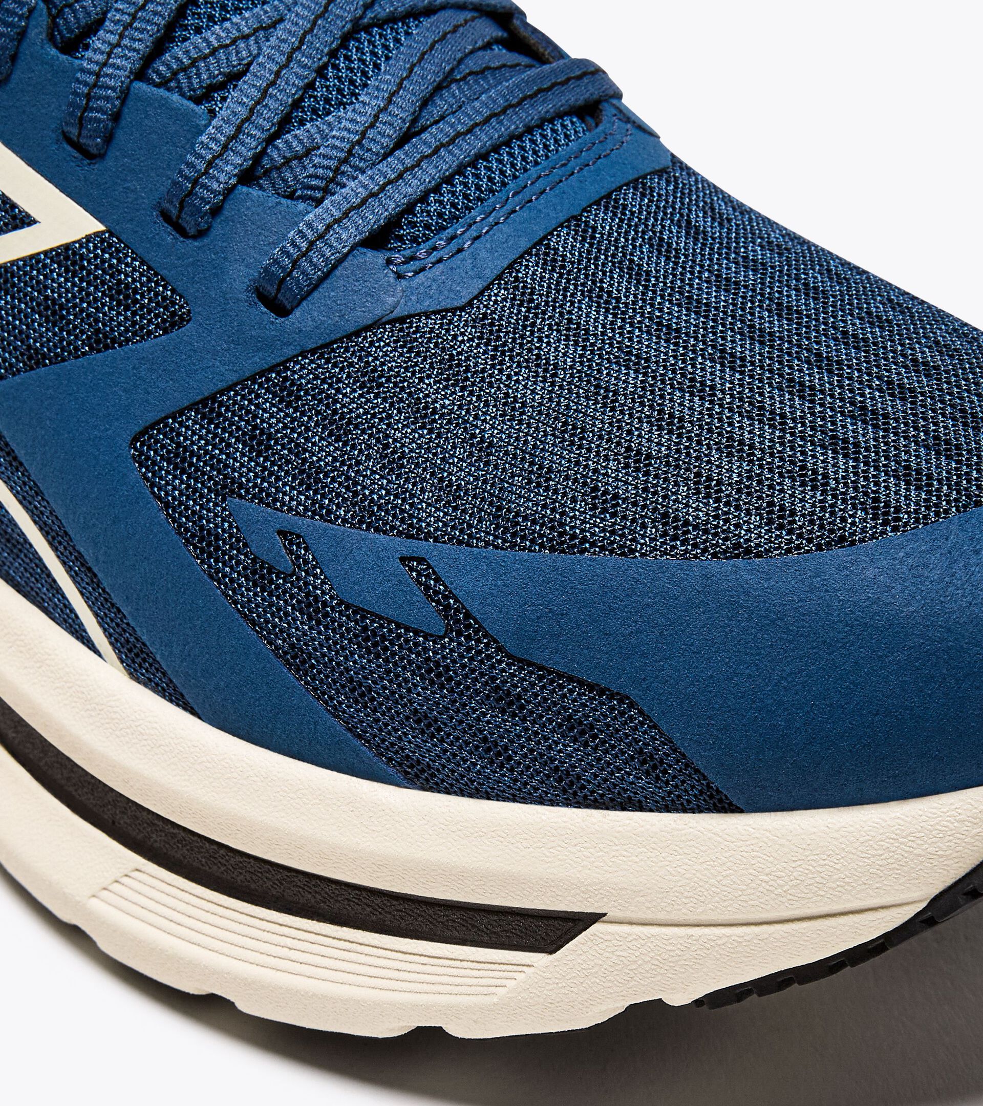 CELLULA Running shoe - Comfort and stability - Men's - Diadora Online ...