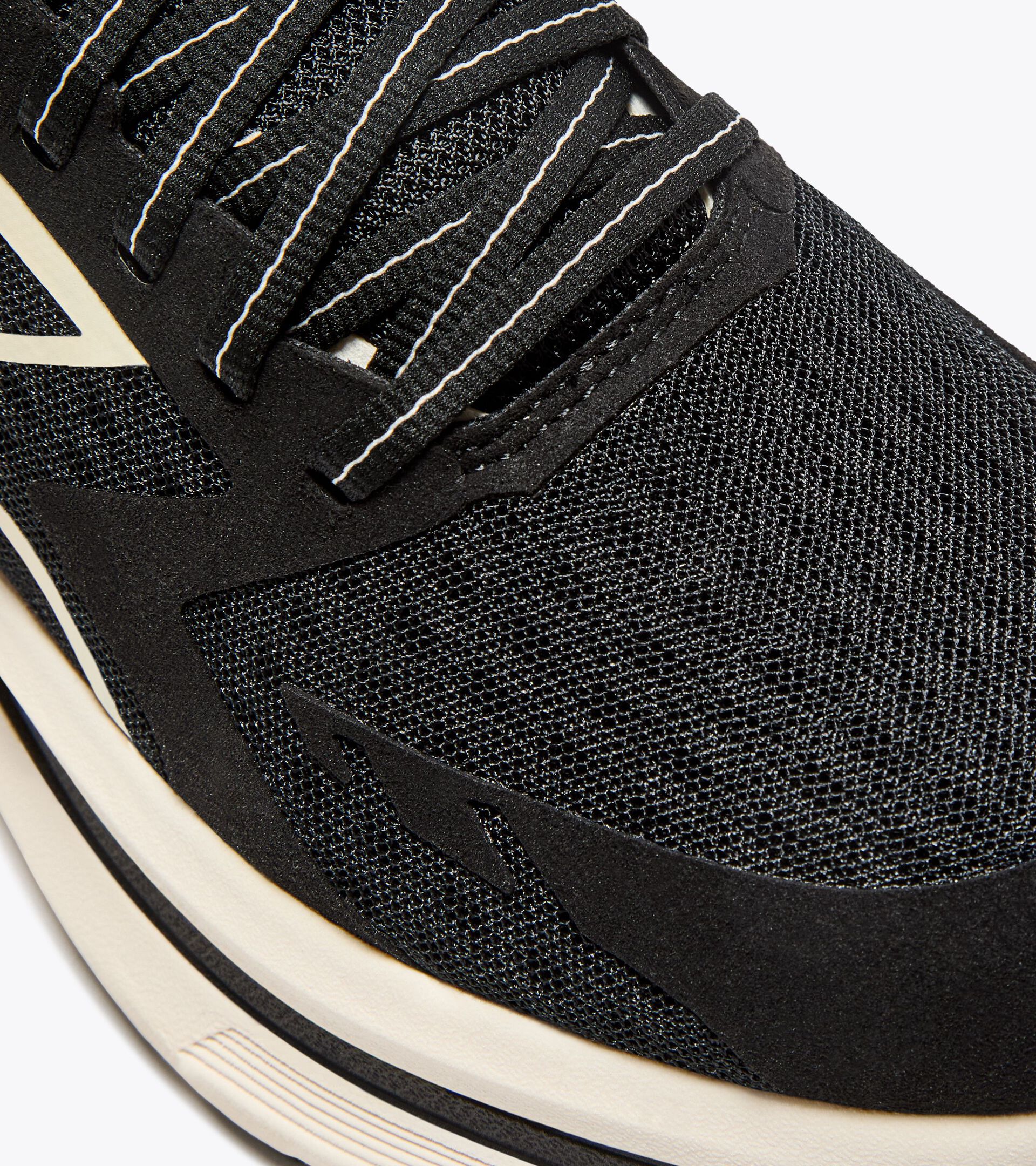 CELLULA W Running shoe - Comfort and stability - Women’s - Diadora ...