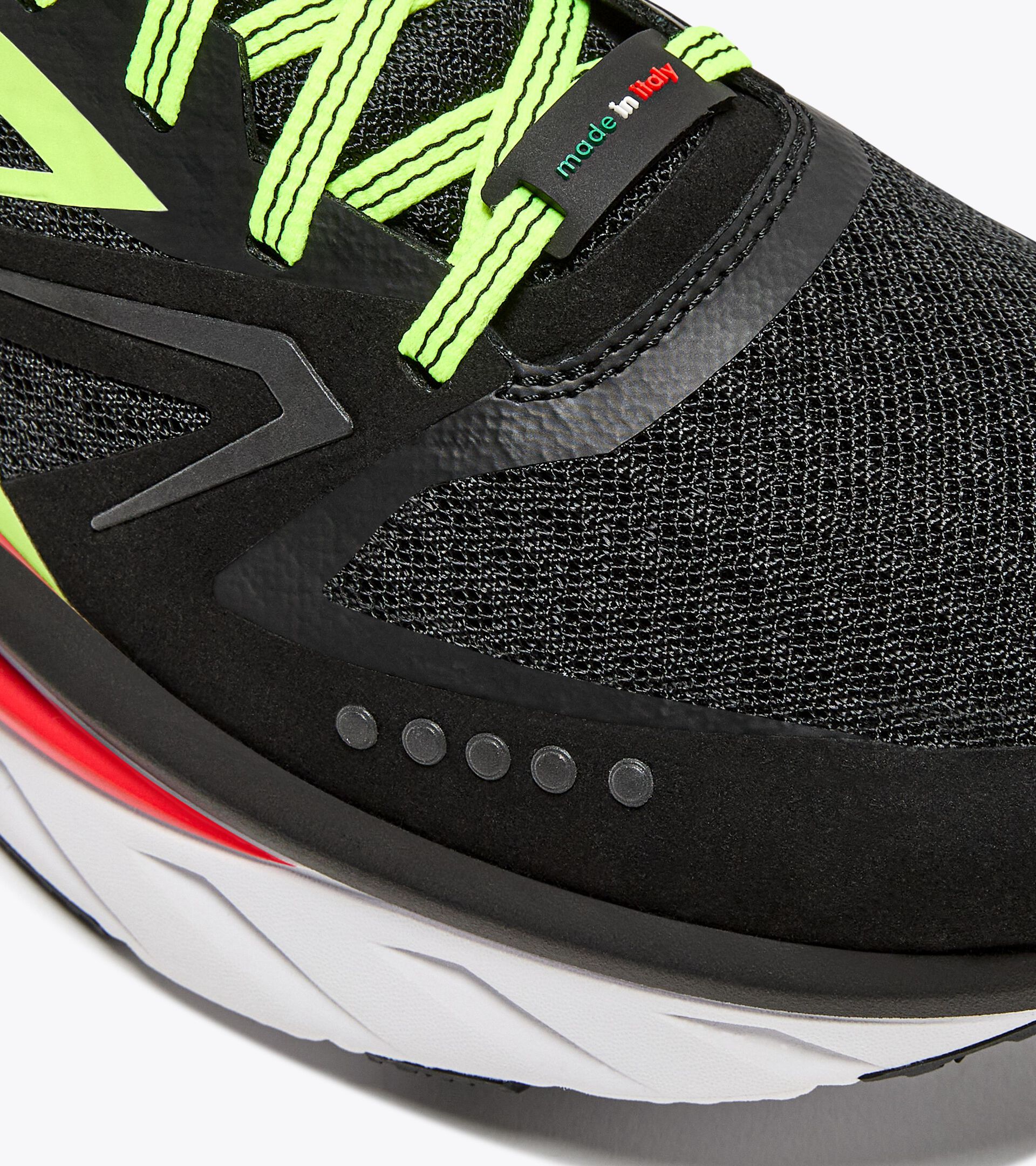 ATOMO V7000-2 Made in Italy running shoe - Lightness and cushioning ...