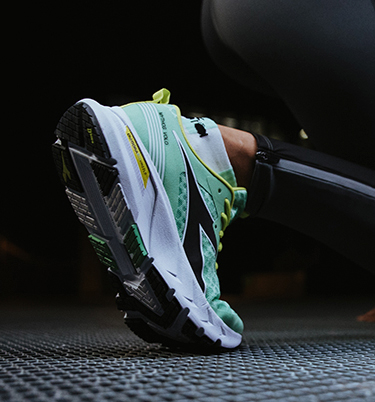 Sportswear, Sports Shoes, Clothing & Apparel - Diadora Online Shop