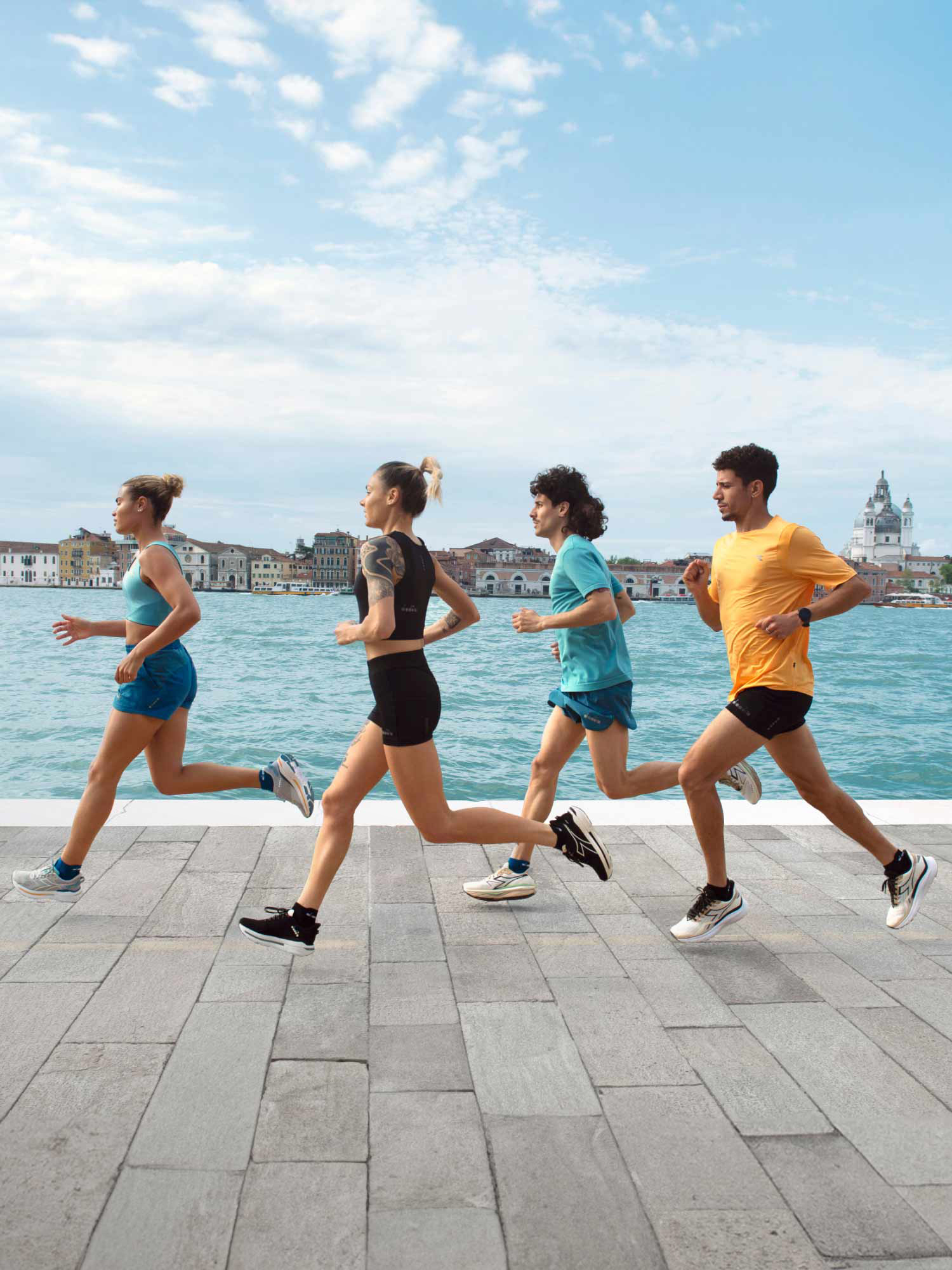 Diadora: Shoes, Clothing and Accessories AU
